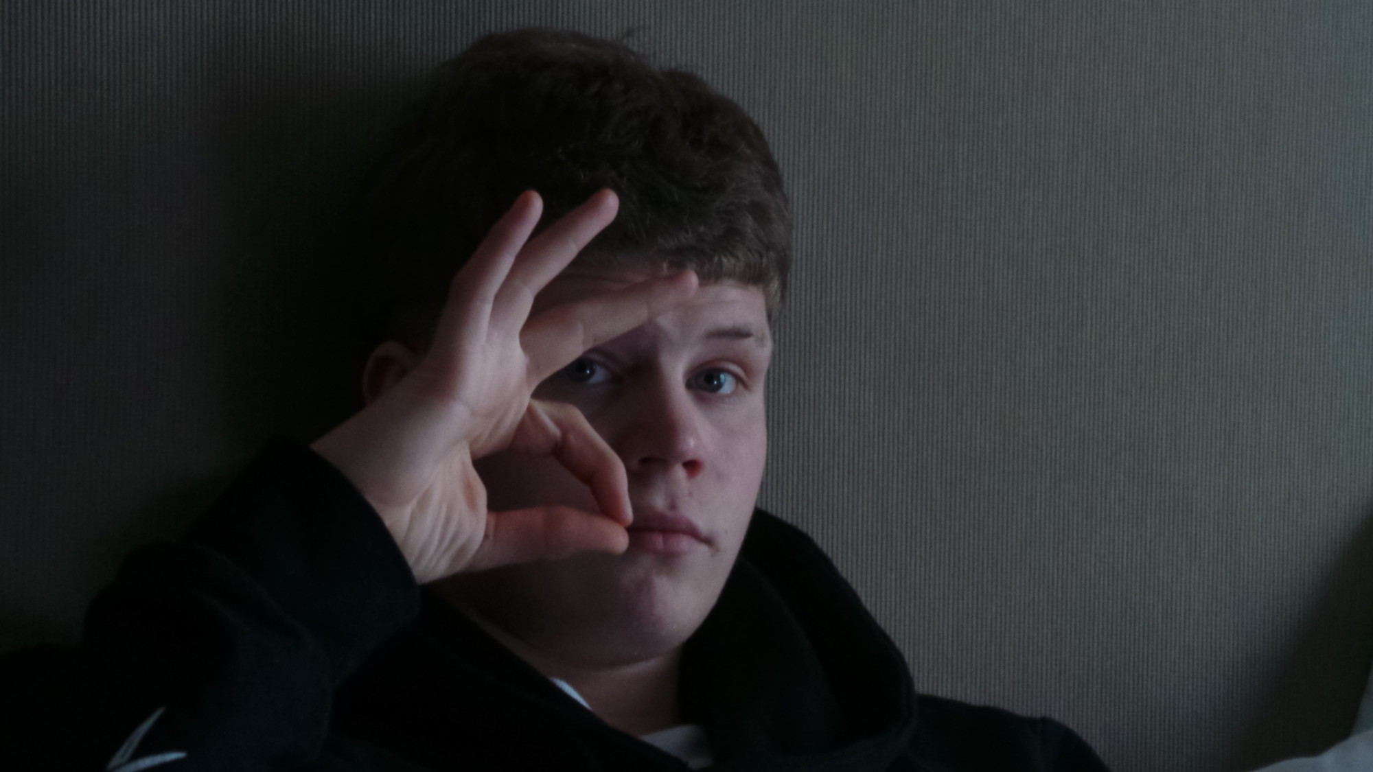 QUI ES-TU... Yung Lean, 18 ans, rappeur suédois - Clique.tv