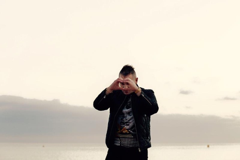 Jul, petit prince de Facebook - Clique.tv