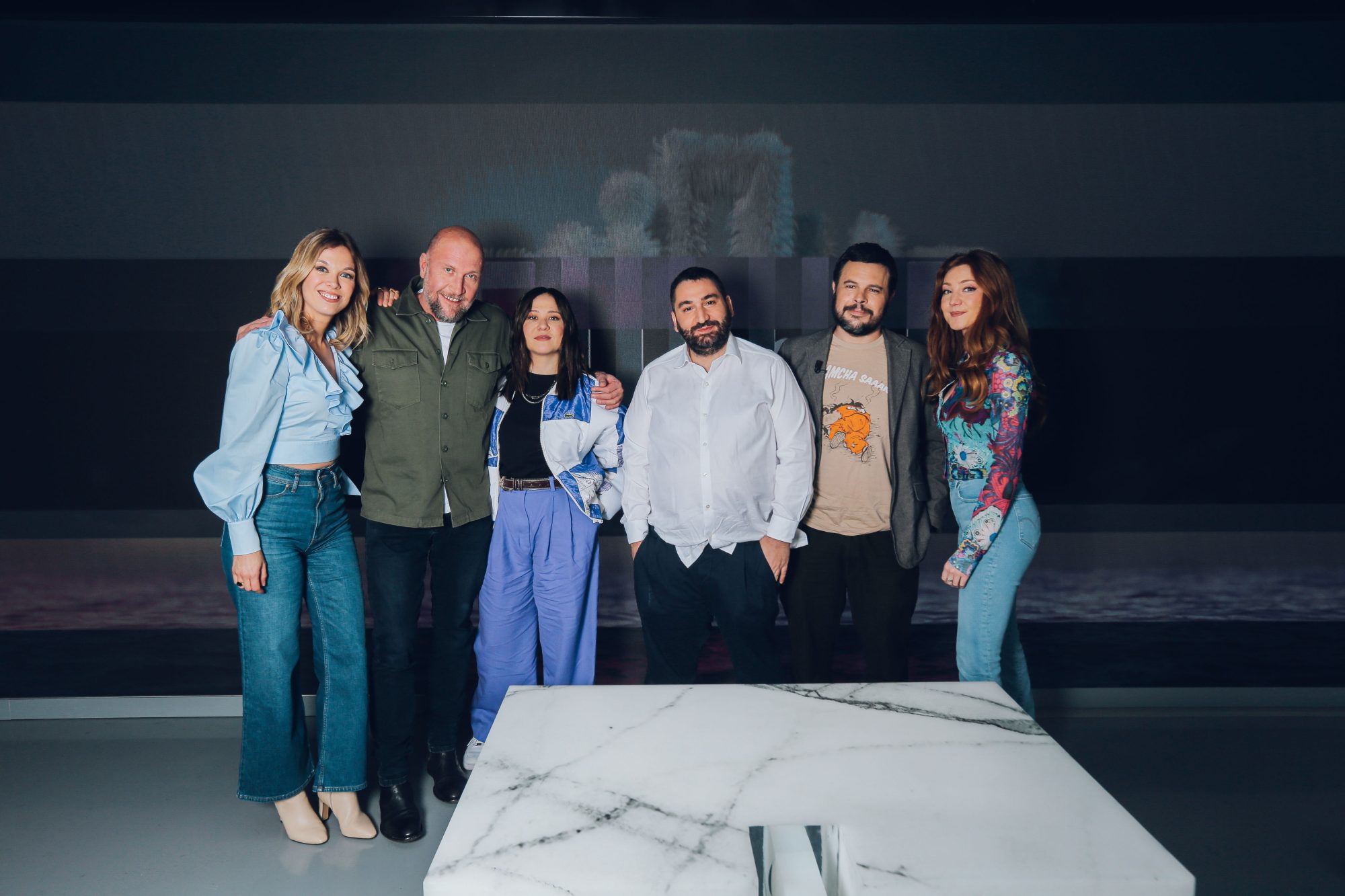 Clique avec François Damiens, Laura Felpin, Faïza Bossy et Daniel ...