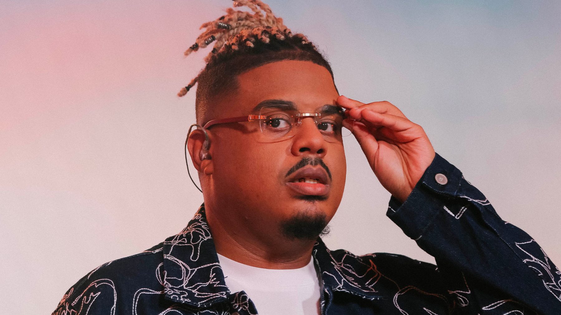 Naza : “Je suis l'artiste qui a le droit de tout faire” - Clique.tv