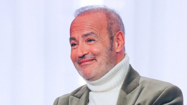 Roland Perez : né avec un handicap, Sylvie Vartan lui sauve la vie ...